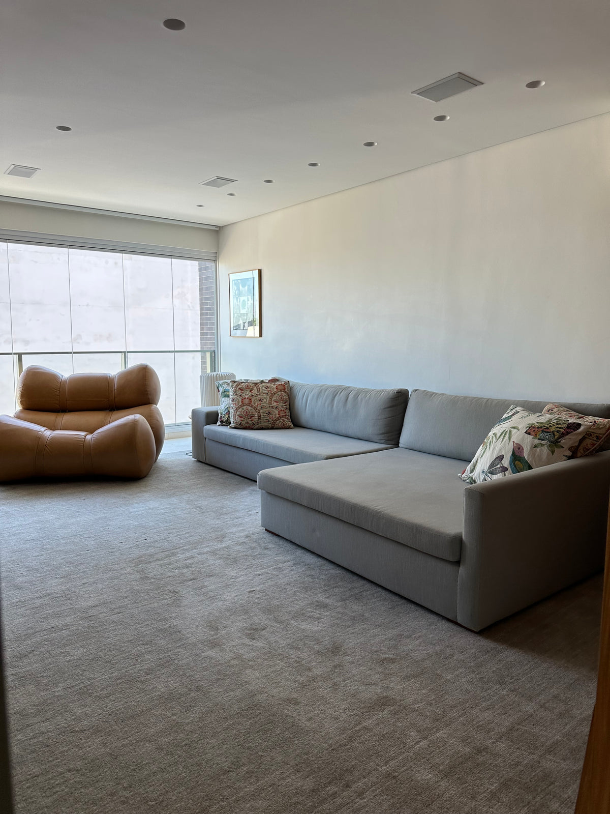 Sofá com Chaise - Decameron — BossaNossaCasa