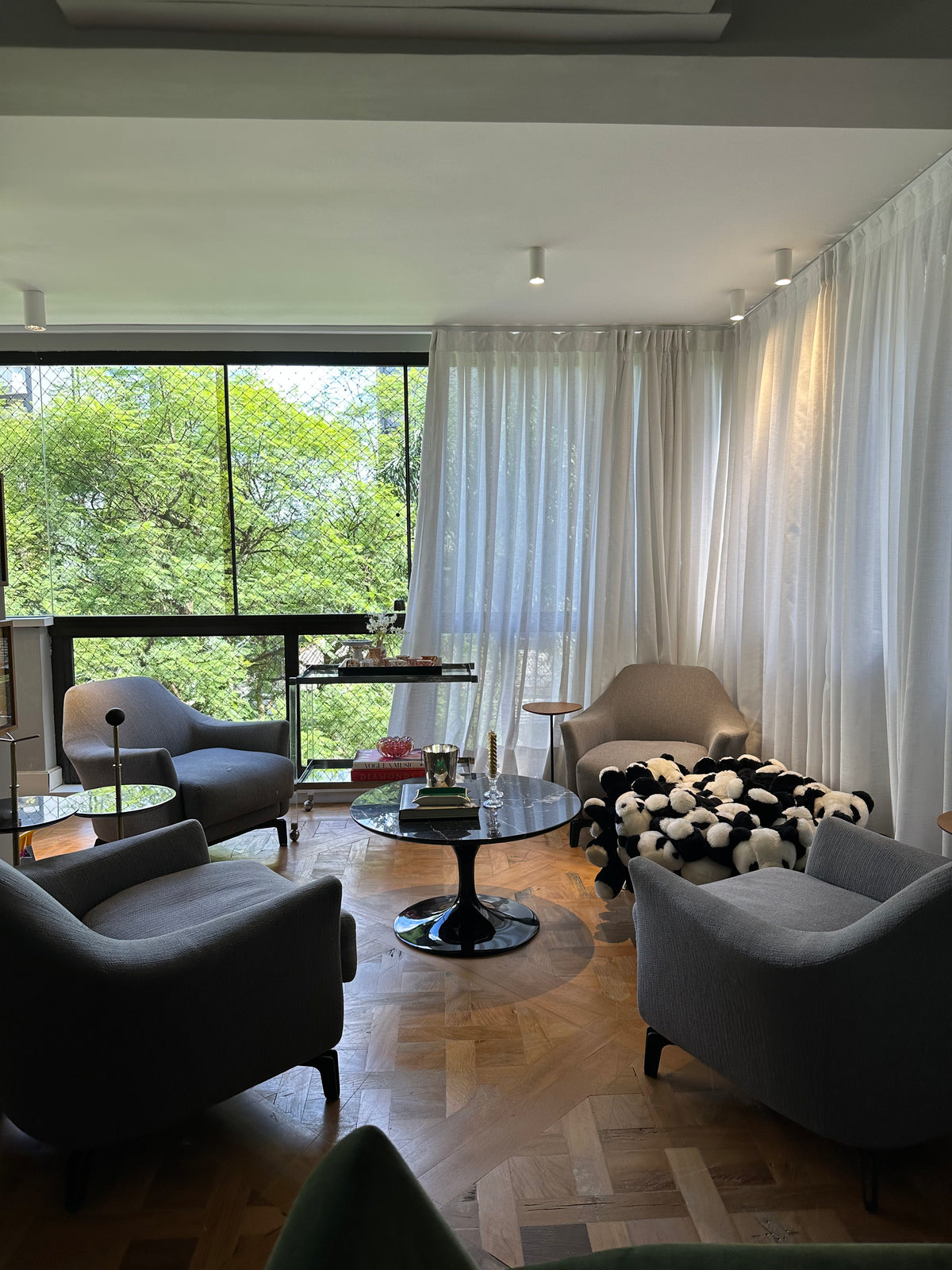 Poltrona "Dora" - Jader Almeida — BossaNossaCasa